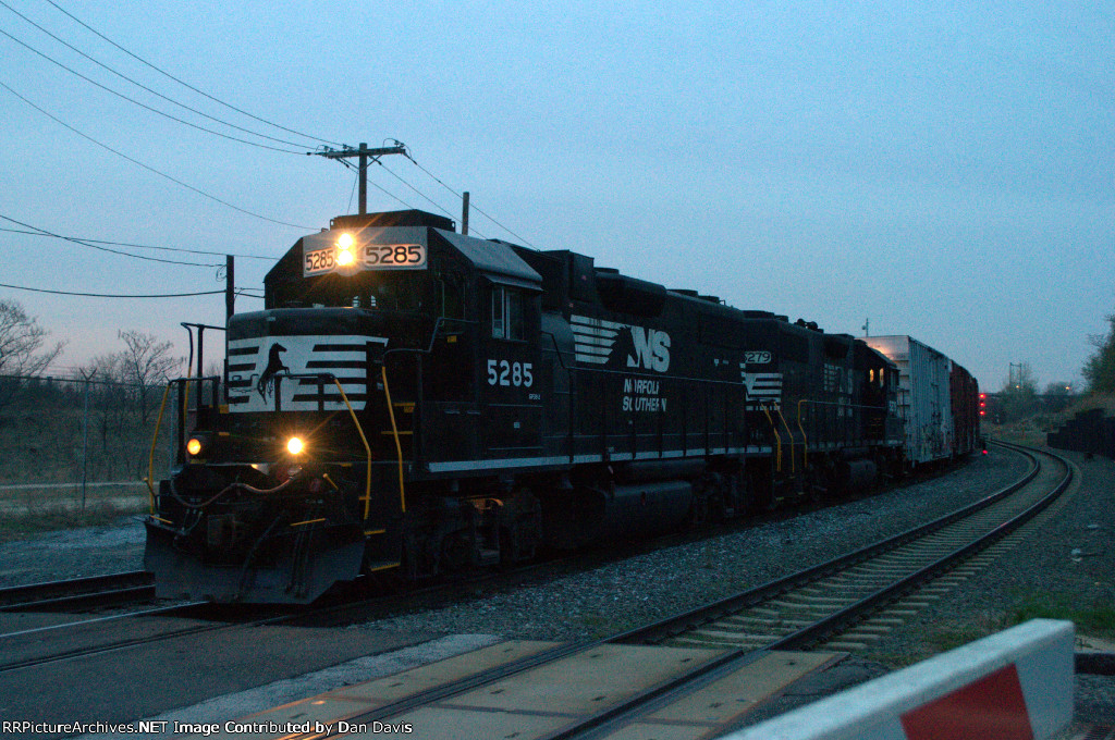 NS GP38-2 5285 leads WPCA-20